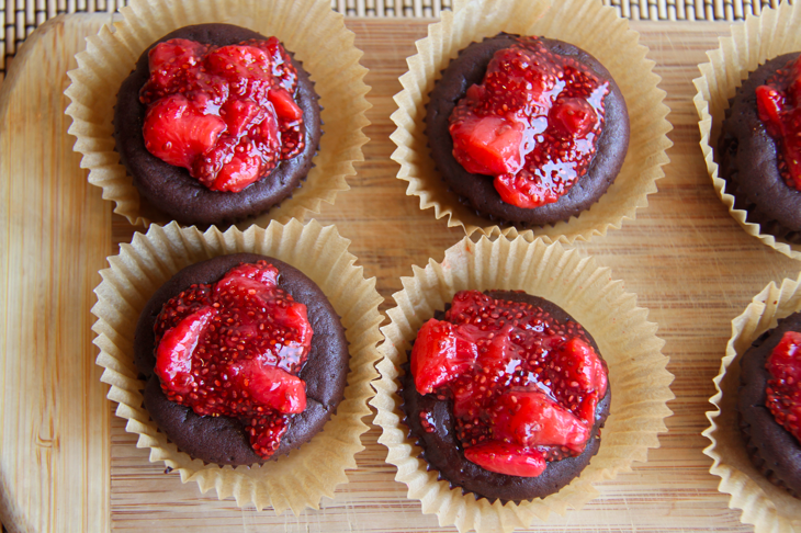 Flourless Chocolate Rose Mini Cakes - Savory Lotus