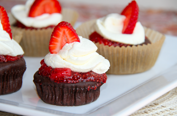 Flourless Chocolate Rose Mini Cakes - Savory Lotus